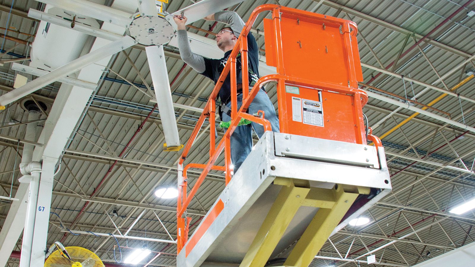 Tips on retraining scissor lift operators | J. J. Keller® Compliance ...